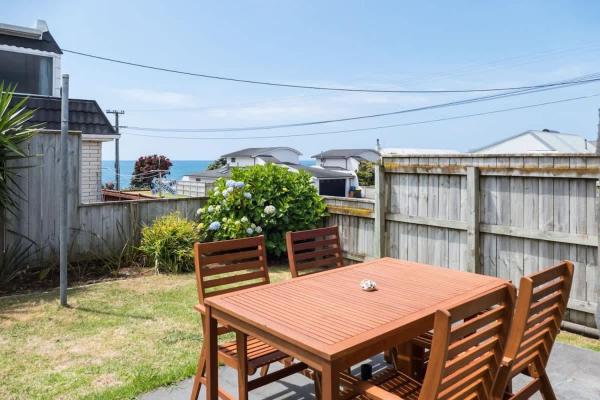 Sea Breeze On Belt By Coastal Walkway - New Zealand