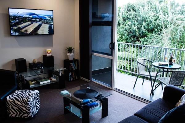 The Strandon - Loft Style Central Apartment - Inglewood