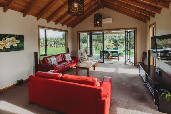 Serenity Lodge Getaway - With River Views -