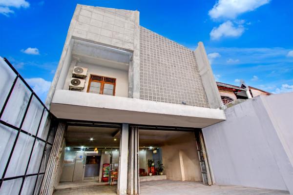 Hotel O Tegal Near Rsud Kardinah Tegal Formerly Hugo Suites Family - Tegal