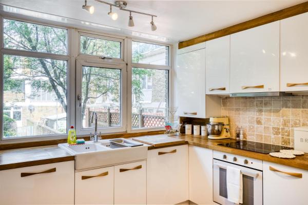 Homely 4 Bedroom House In Brixton - Barnes
