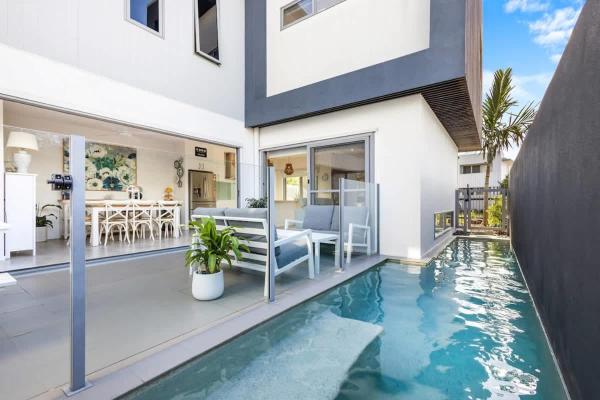 Luxury Living With Heated Pool In Birtinya - Beerwah
