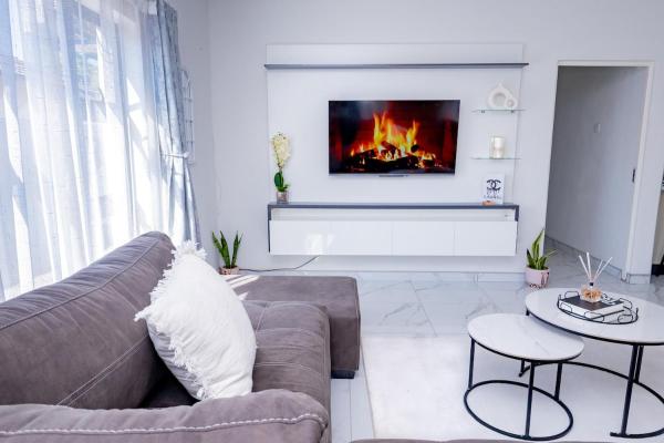3bd Home With Fast Wifi, Pool, Near Cbd & Airport - Botsvana