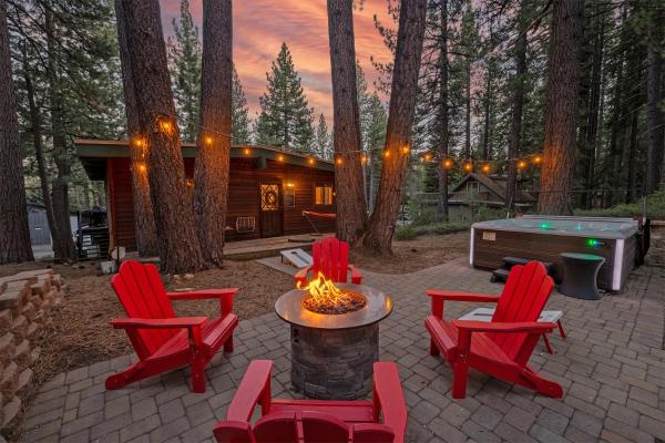 Shady Pines Pets Hot Tub - Hope Valley, CA
