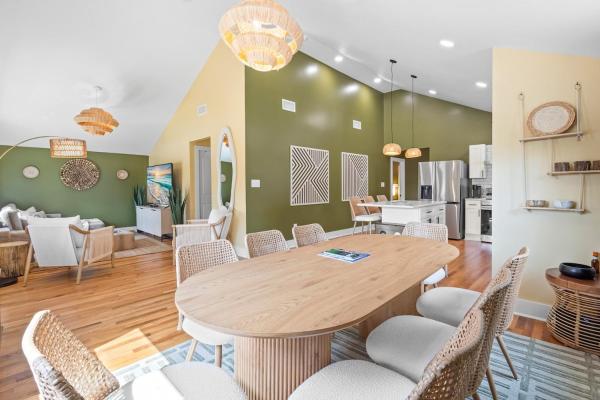 Boho 5br Modern Villa W Hot Tub, Grill, Patio And Backyard - Raleigh, NC