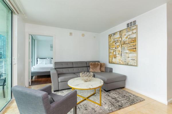 3 Bedroom Stunning Apt Brickell - Miami, FL