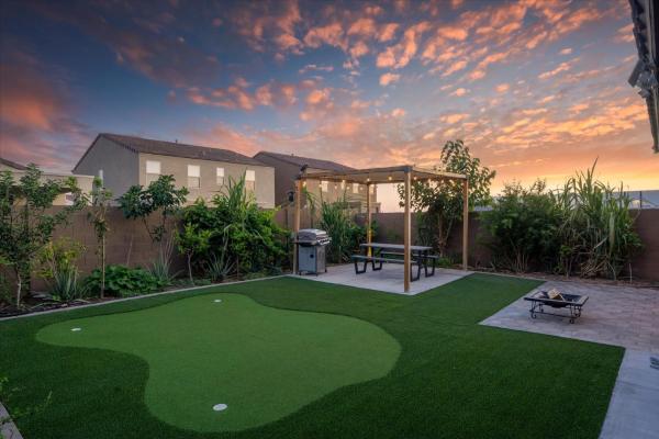 3 Br Sleeps 6 Fire Pit Putt Putt Bbq Workspace - Glendale, AZ