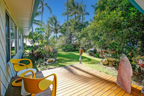 Steps To Sand Machans Beach - Cairns