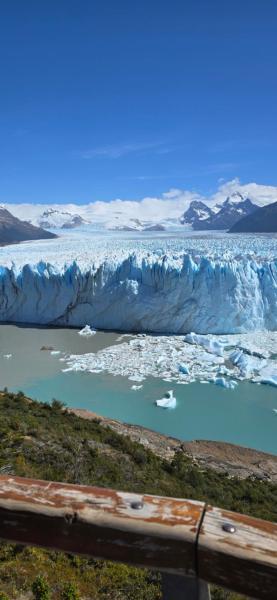 Casa Grande, A Pocas Cuadras De La Bahia - El Calafate