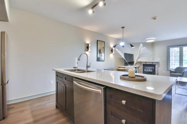 King Suite Heated Pool Sauna And Kitchen - Horseshoe Valley, ON