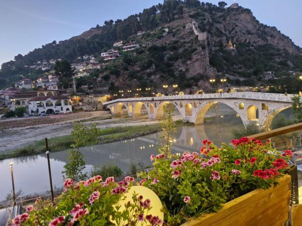 Alma-house At Pine - Berat