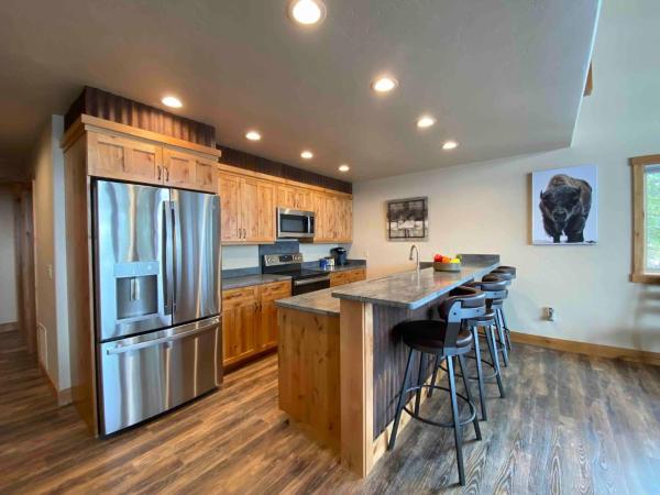 Spacious Townhome W 4 King Suites Near Clubhouse - Bigfork, MT
