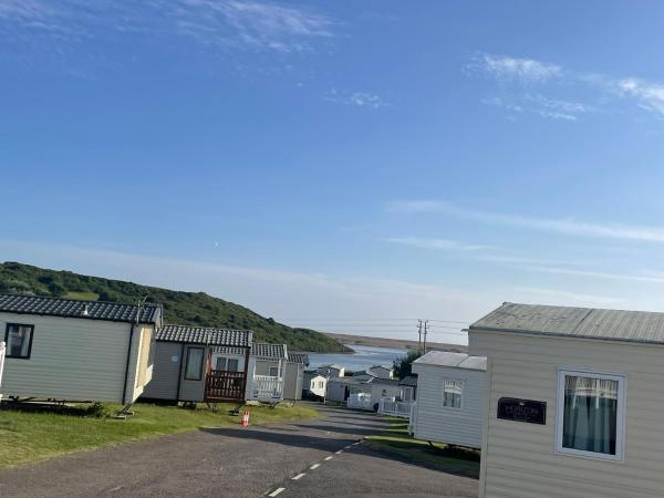 Golden Sands Getaways - Weston