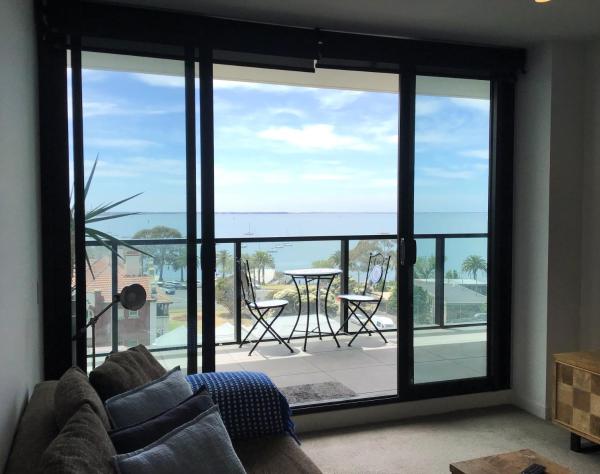 Miramar Apartments 2 Bedroom Apartment With Bay Views On The Geelong Waterfront - 0504 - Geelong