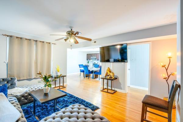 Walk To Train And Bus Updated Chicago Apartment - Chicago