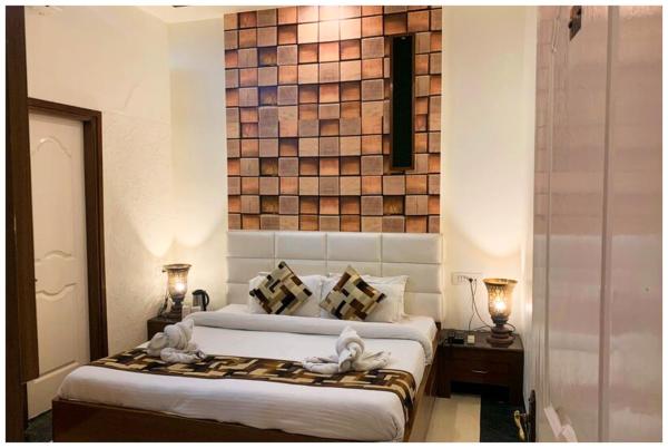 Hotel Maple Leaf Palace Near Railway Station - Amritsar
