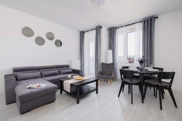 Fabryczna Modern Apartment With Balcony & Parking In Cracow By Noclegi Renters - Kraków