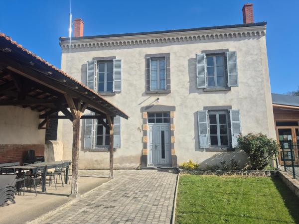 L'ecole - Vue Panoramique - À 50 M Du Château - Auvergne