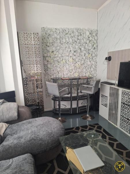 Stylish 1 Bedroom Flat Close To City Centre, Walking Distance To Heaton Park - Manchester