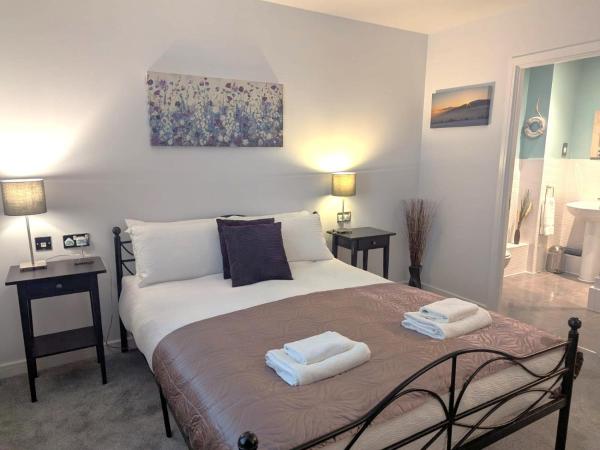 Chichester City Centre 2 Bedroom Flat I Ground Floor With Underground Parking I Chichester Holiday Properties - South Downs