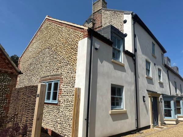 2 High Silver House - Holt