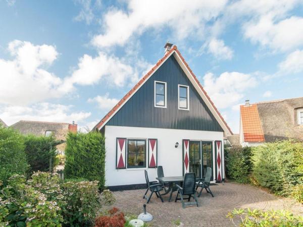 Villa On Water With Buitenplaats Views - Netherlands