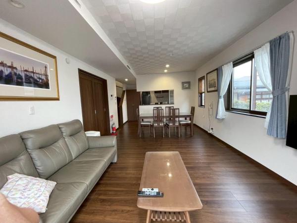 河口湖駅徒歩10分 ベルショッピングセンター徒歩6分 大型4ldk屋根裏付き 全室空調 - Lake Kawaguchi