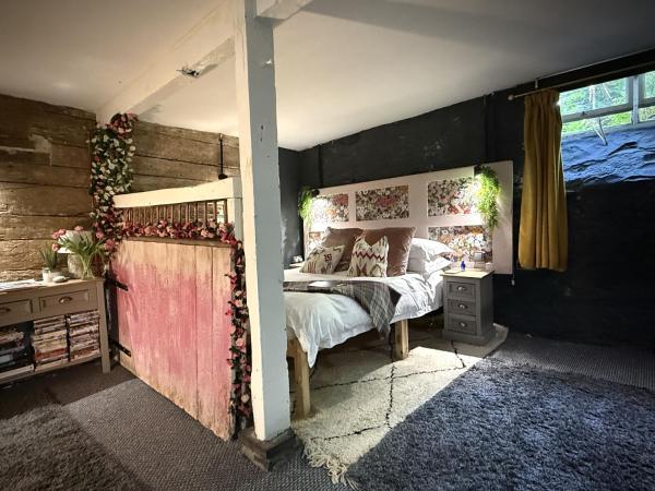 Charming Two-bedroom Apartment, One Drake Road, Tavistock - Tavistock