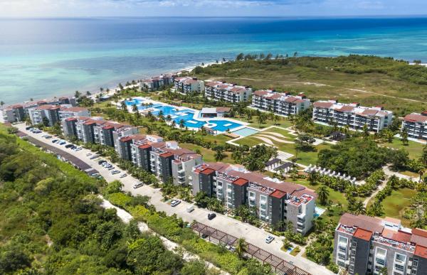 Beachfront Condo With Tub, 3 Br & Pool - At Mareazul Condo Corazon - Cozumel