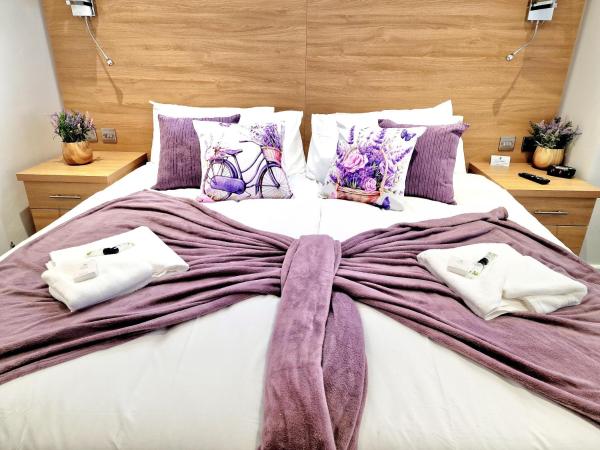 Sweet Rose Guest House Room 5 - Oxfordshire