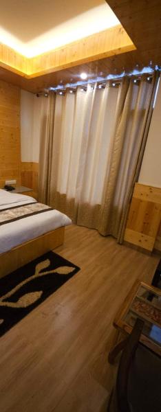 Whistling Woods Hotel By Jai Maa Jwala Groups - Manali