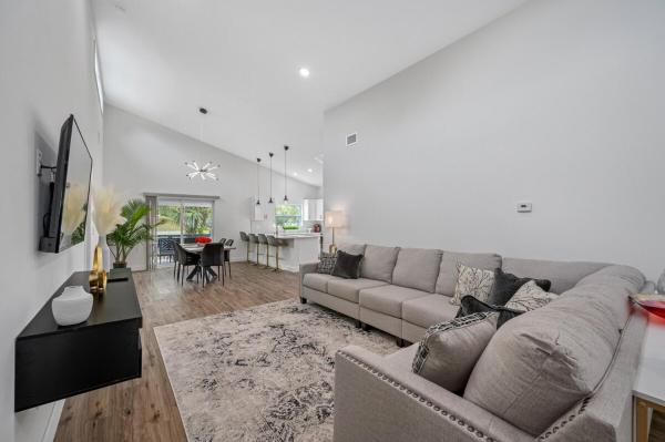 Luxury 3 Bdrm Home - Busch Gardens - Fairgrounds - Tampa, FL