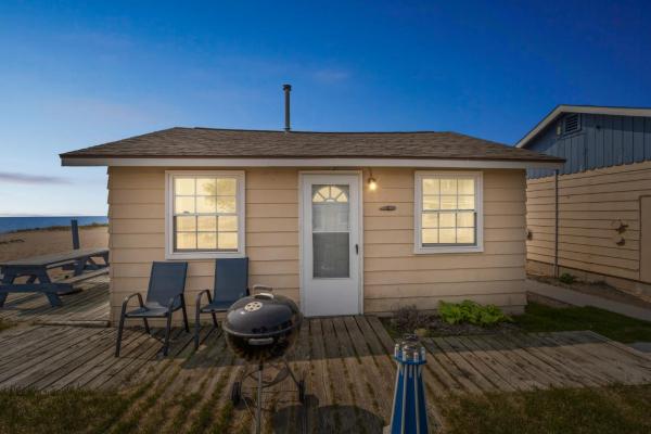 Cozy Classic Close To Beach - Oscoda, MI