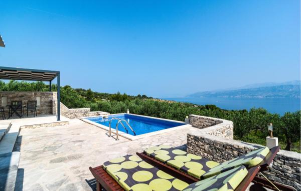 Stunning Home In Postira - Omiš