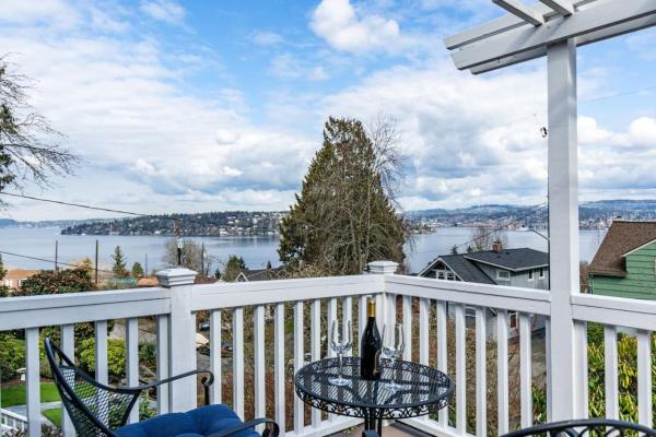 Lake Washington View Home With Hot Tub Bbq Garden - Seattle