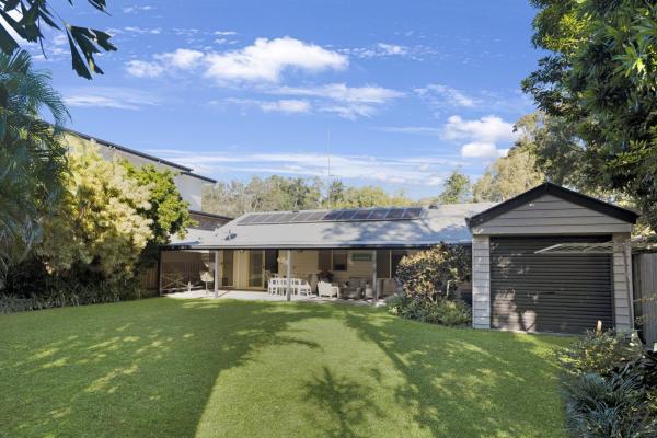 Sea Breeze Cottage At Mudjimba - Pet Friendly - Sunshine Coast