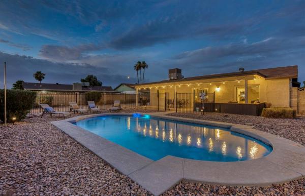 Quiet & Peaceful Home! With Heated Swimming Pool - Mesa, AZ