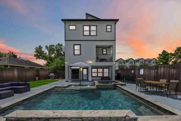 Resort Vibe With Pool And Hot Tub Downtown Skyline Views - Houston, TX