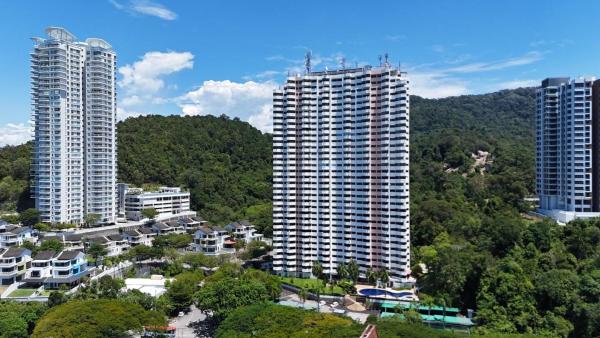 Sunshine Seaview Apartment - Batu Ferringhi