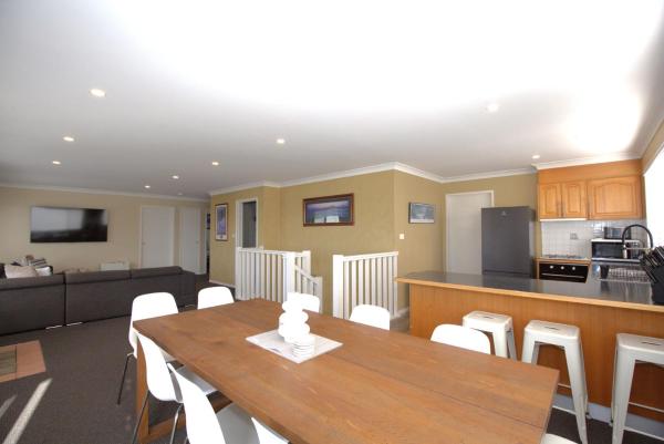 Chalet De Neige 2 9 Jillamatong Street - Jindabyne
