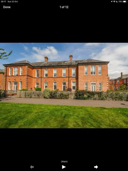 Lovely Bed And Breakfast In Chichester Nr Festival Theatre City Centre And Goodwood Top Floor Spacious Kingsize Ensuite - South Downs