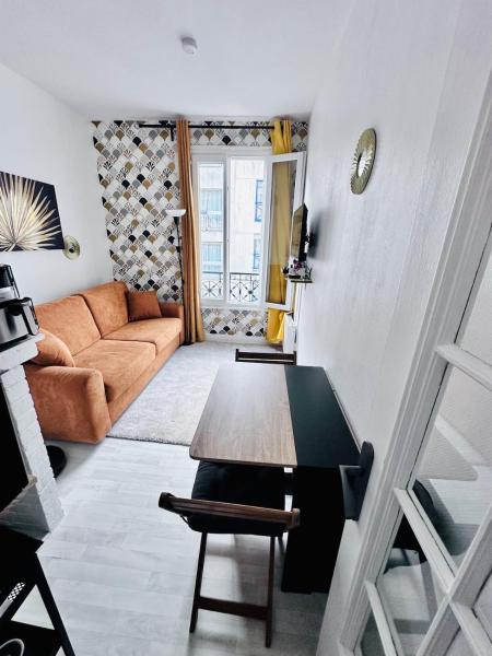 Escape To Paris - Colombes