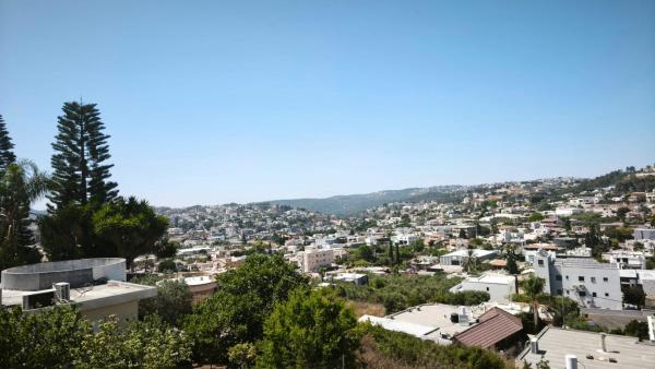 בית רזליאן - נוף בשכונה - Israel