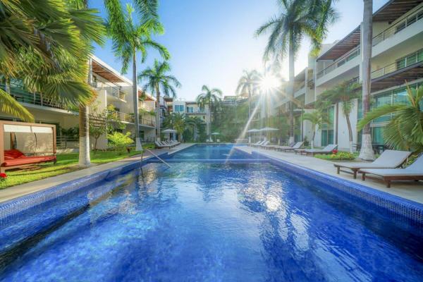 Modern 2 Br Condo Colorful And Creative - At Via 38 Condos A13 - Playa del Carmen