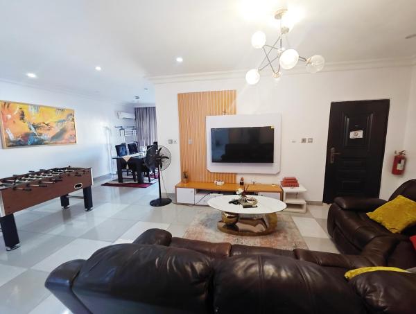 Cherida 2 Bedroom Apartment With 24hr Power, Wifi, Netflix, Smart Tv, Security, Washing Machine, Fully Equipped Kitchen - Nigeria
