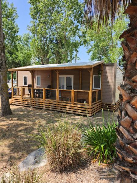 Mobil Home Luxe 3 Ch Dont Une Suite Parentale Clim Terrasse Bois Couverte La Yole 5 éToiles - Vendres