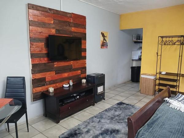 Cottage In Kloofendal - Krugersdorp