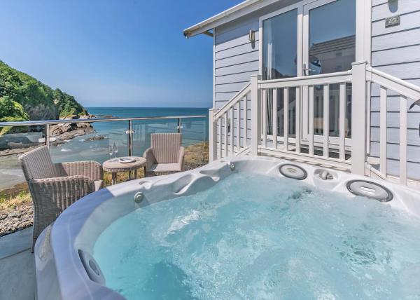 Beach Cove Coastal Retreat - England