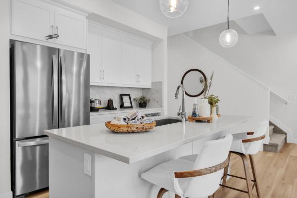 New Luxury Sleeps 7 Ac Double Garage - Edmonton