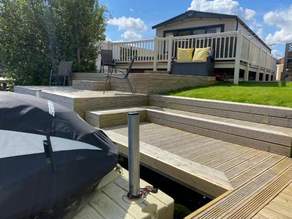 Tattershall Lakes Jet Ski Lake 3 Bedroom Cabin With Private Jet Ski Dock - Woodhall Spa